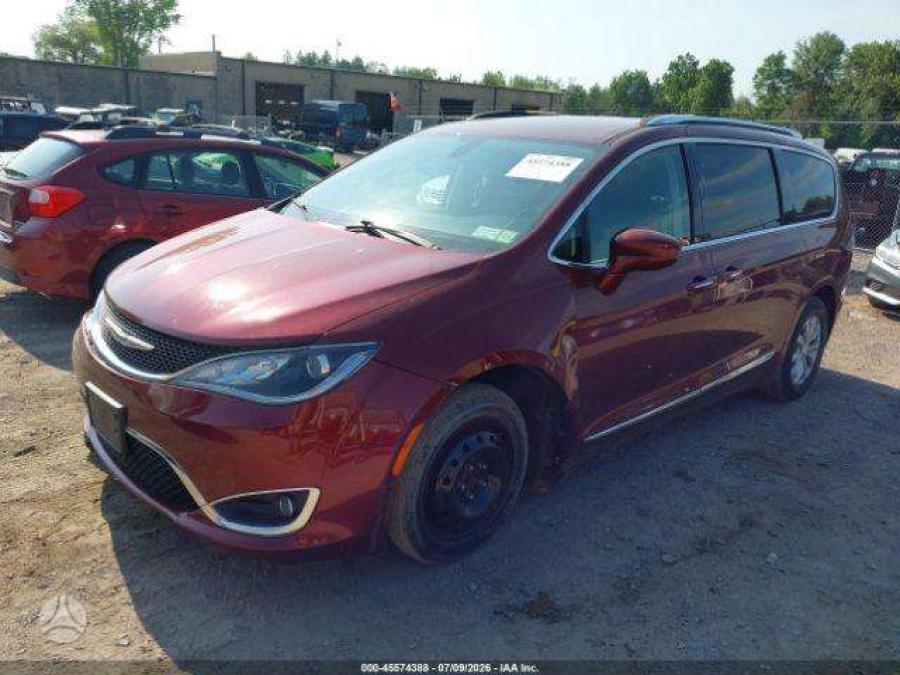 Red Chrysler Pacifica 2019 in Klaipeda, with an engine capacity of 3.61 L and mileage of 179 thousand km for 8900 €, photo 3 on AUTOMOTO.COM.LV