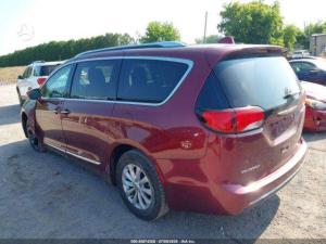 Red Chrysler Pacifica 2019 in Klaipeda, with an engine capacity of 3.61 L and mileage of 179 thousand km for 8900 €, photo 4 on AUTOMOTO.COM.LV