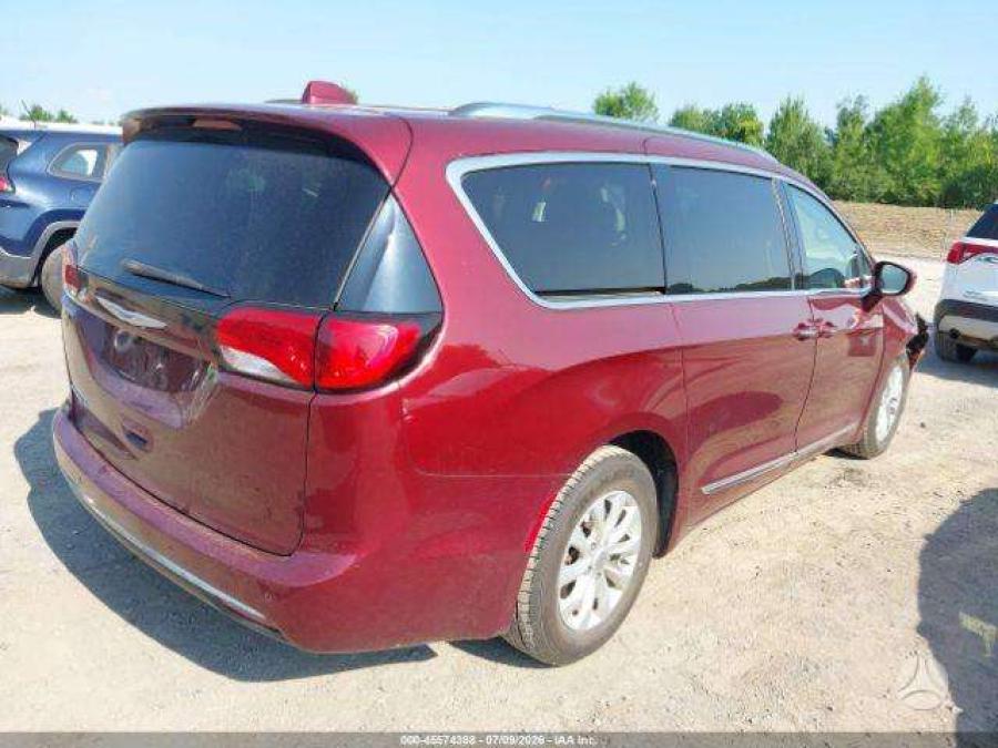 Red Chrysler Pacifica 2019 in Klaipeda, with an engine capacity of 3.61 L and mileage of 179 thousand km for 8900 €, photo 5 on AUTOMOTO.COM.LV