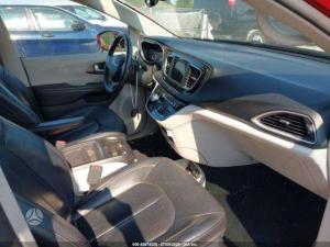 Red Chrysler Pacifica 2019 in Klaipeda, with an engine capacity of 3.61 L and mileage of 179 thousand km for 8900 €, photo 6 on AUTOMOTO.COM.LV