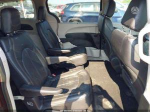 Red Chrysler Pacifica 2019 in Klaipeda, with an engine capacity of 3.61 L and mileage of 179 thousand km for 8900 €, photo 9 on AUTOMOTO.COM.LV