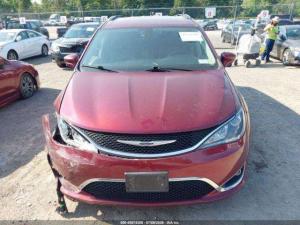 Red Chrysler Pacifica 2019 in Klaipeda, with an engine capacity of 3.61 L and mileage of 179 thousand km for 8900 €, photo 13 on AUTOMOTO.COM.LV