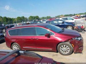 Red Chrysler Pacifica 2019 in Klaipeda, with an engine capacity of 3.61 L and mileage of 179 thousand km for 8900 €, photo 14 on AUTOMOTO.COM.LV