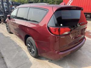Red Chrysler Pacifica 2019 in Kaunas, with an engine capacity of 3.61 L and mileage of 261 thousand km for 12000 €, photo 6 on AUTOMOTO.COM.LV