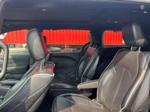 Red Chrysler Pacifica 2019 in Kaunas, with an engine capacity of 3.61 L and mileage of 261 thousand km for 12000 €, photo 13 on AUTOMOTO.COM.LV