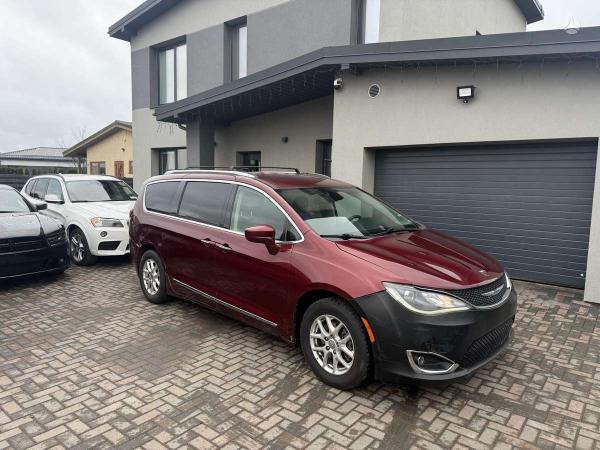 Sarkans Chrysler Pacifica 2020 Kauņa, ar dzinēja tilpumu 3.61 L un nobraukumu 320 tūkst. km par 7777 €, foto 2 vietnē AUTOMOTO.COM.LV