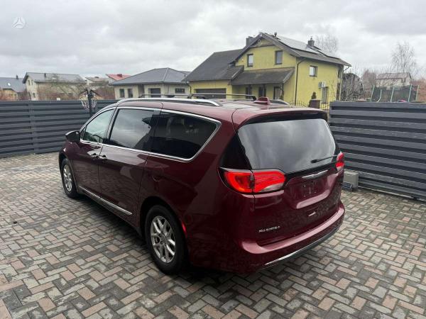 Sarkans Chrysler Pacifica 2020 Kauņa, ar dzinēja tilpumu 3.61 L un nobraukumu 320 tūkst. km par 7777 €, foto 5 vietnē AUTOMOTO.COM.LV