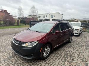 Sarkans Chrysler Pacifica 2020 Kauņa, ar dzinēja tilpumu 3.61 L un nobraukumu 320 tūkst. km par 7250 €, foto  vietnē AUTOMOTO.COM.LV