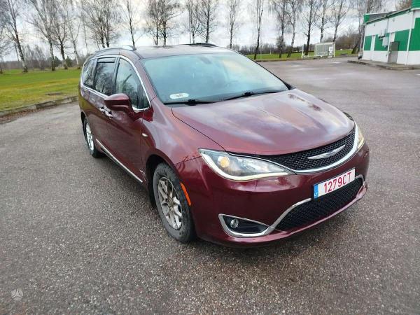 Sarkans Chrysler Pacifica 2020 Šakiai, ar dzinēja tilpumu 3.61 L un nobraukumu 177 tūkst. km par 17200 €, foto 1 vietnē AUTOMOTO.COM.LV