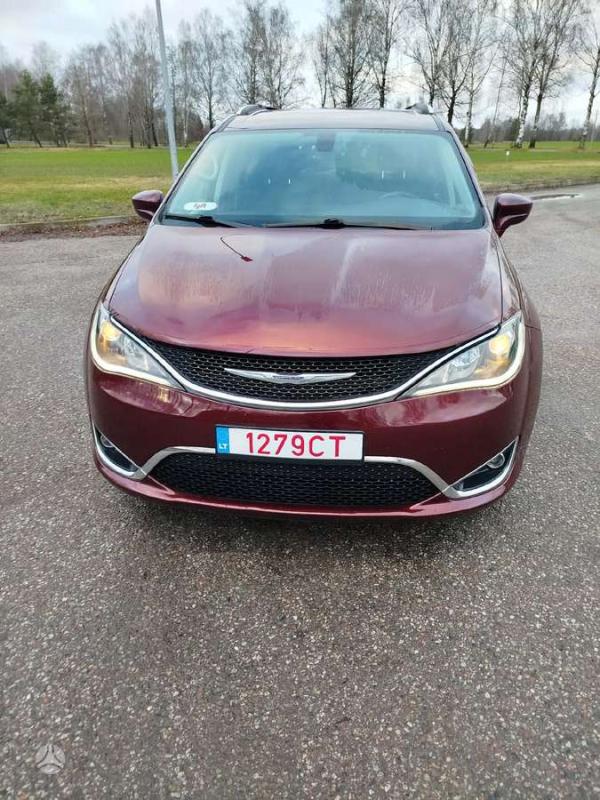 Sarkans Chrysler Pacifica 2020 Šakiai, ar dzinēja tilpumu 3.61 L un nobraukumu 177 tūkst. km par 17200 €, foto 2 vietnē AUTOMOTO.COM.LV
