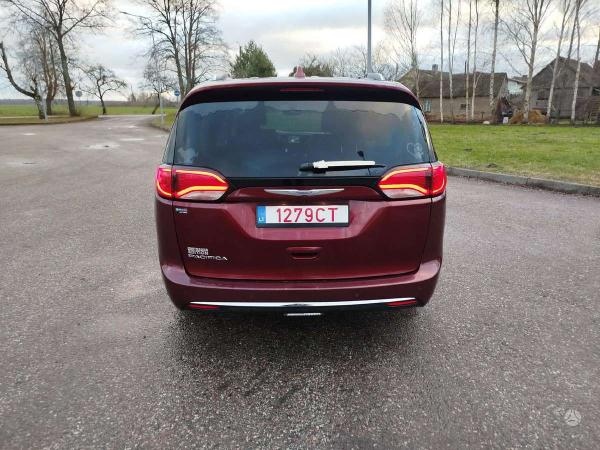 Sarkans Chrysler Pacifica 2020 Šakiai, ar dzinēja tilpumu 3.61 L un nobraukumu 177 tūkst. km par 17200 €, foto 6 vietnē AUTOMOTO.COM.LV