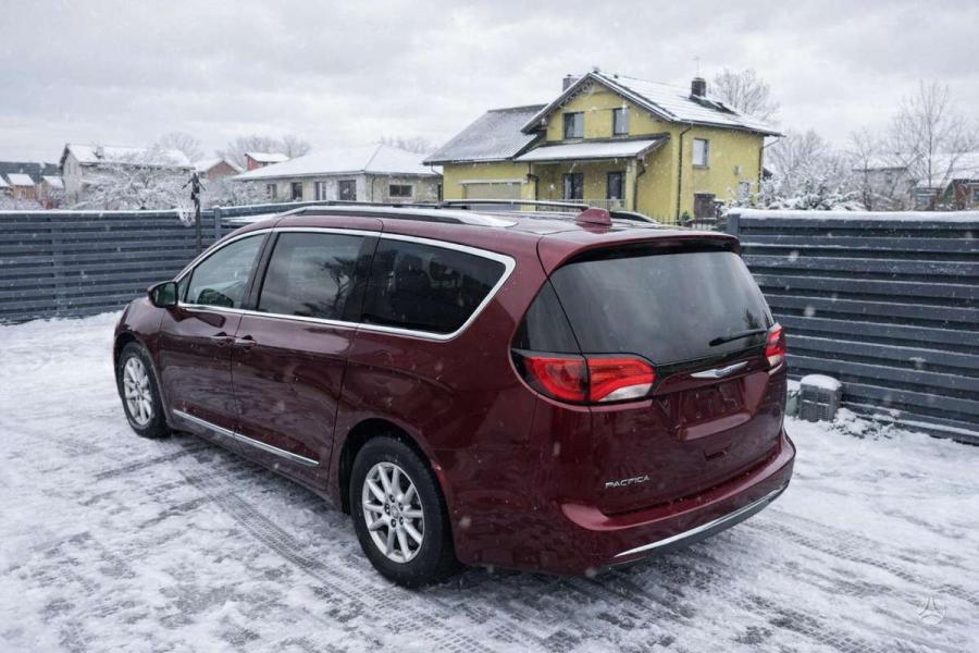 Sarkans Chrysler Pacifica 2020 Kauņa, ar dzinēja tilpumu 3.61 L un nobraukumu 320 tūkst. km par 6600 €, foto 4 vietnē AUTOMOTO.COM.LV
