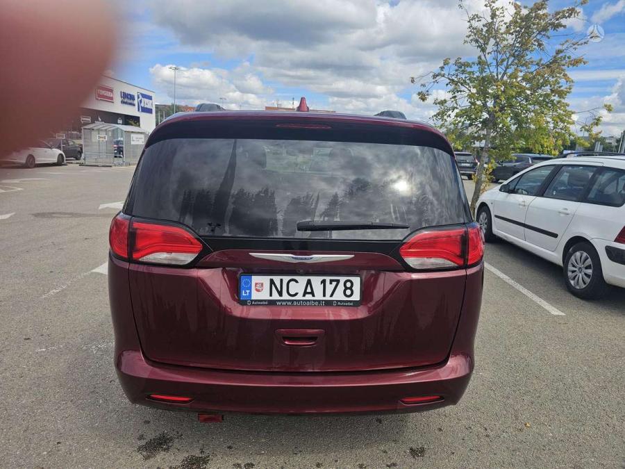 Sarkans Chrysler Pacifica 2020 Šauļi, ar dzinēja tilpumu 3.60 L un nobraukumu 126 tūkst. km par 17300 €, foto 5 vietnē AUTOMOTO.COM.LV