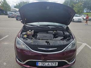 Sarkans Chrysler Pacifica 2020 Šauļi, ar dzinēja tilpumu 3.60 L un nobraukumu 126 tūkst. km par 17300 €, foto 8 vietnē AUTOMOTO.COM.LV