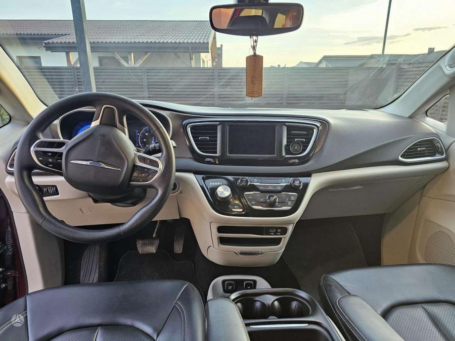 Sarkans Chrysler Pacifica 2020 Šauļi, ar dzinēja tilpumu 3.60 L un nobraukumu 126 tūkst. km par 17300 €, foto 15 vietnē AUTOMOTO.COM.LV