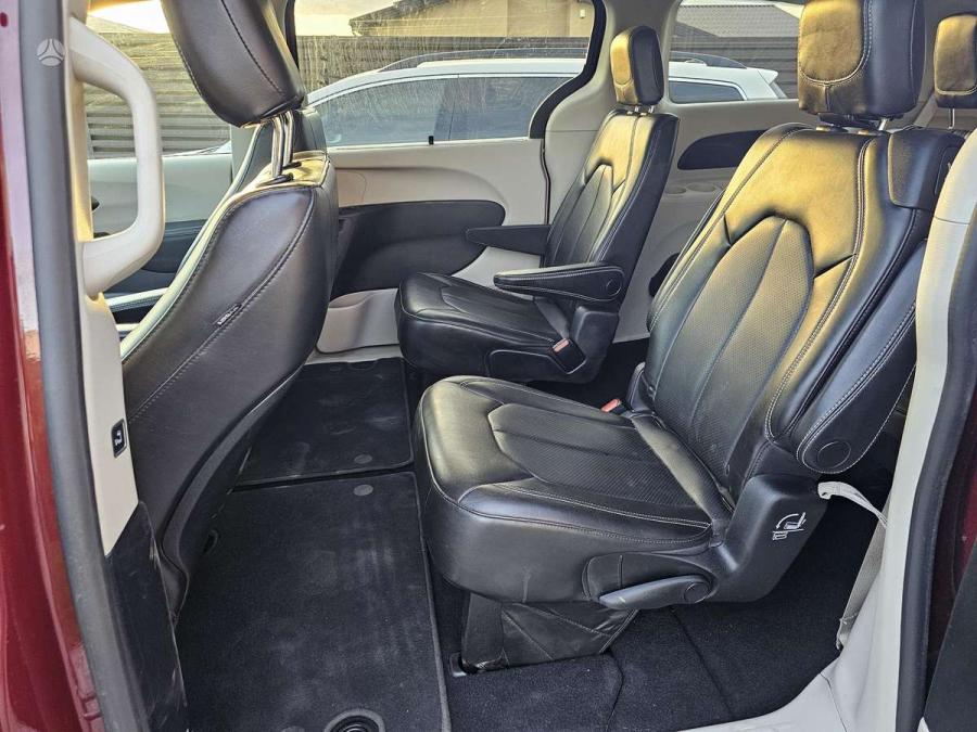 Sarkans Chrysler Pacifica 2020 Šauļi, ar dzinēja tilpumu 3.60 L un nobraukumu 126 tūkst. km par 17300 €, foto 17 vietnē AUTOMOTO.COM.LV