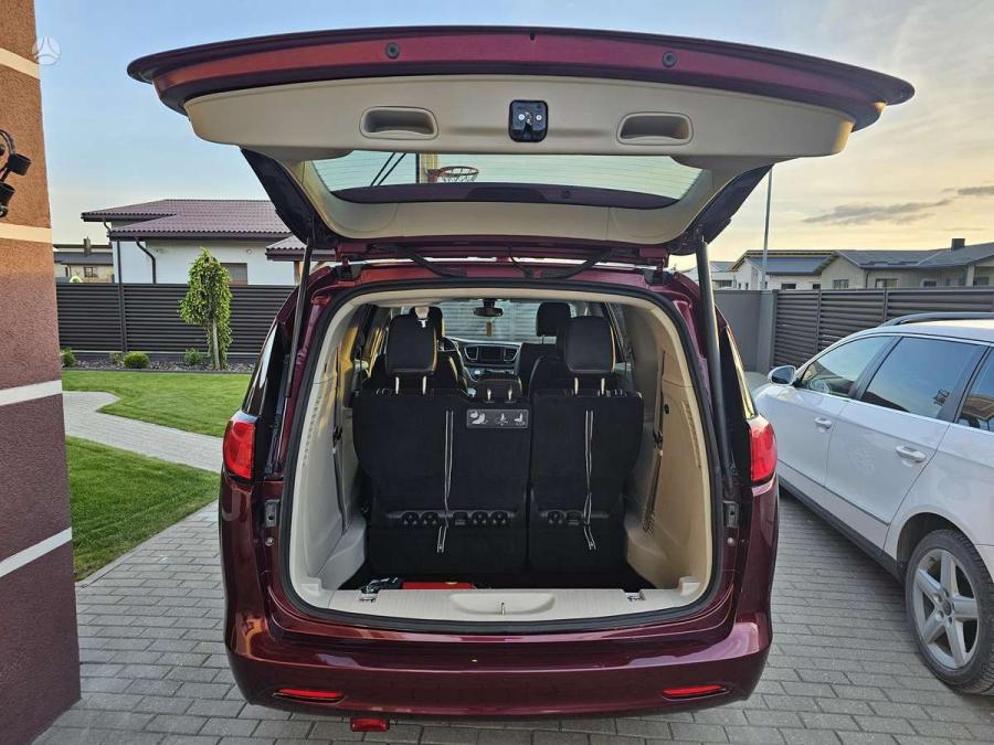 Sarkans Chrysler Pacifica 2020 Šauļi, ar dzinēja tilpumu 3.60 L un nobraukumu 126 tūkst. km par 17300 €, foto 19 vietnē AUTOMOTO.COM.LV
