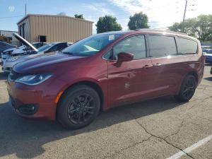 Red Chrysler Pacifica 2020 in Siauliai, with an engine capacity of 3.61 L and mileage of 190 thousand km for 13600 €, photo 4 on AUTOMOTO.COM.LV