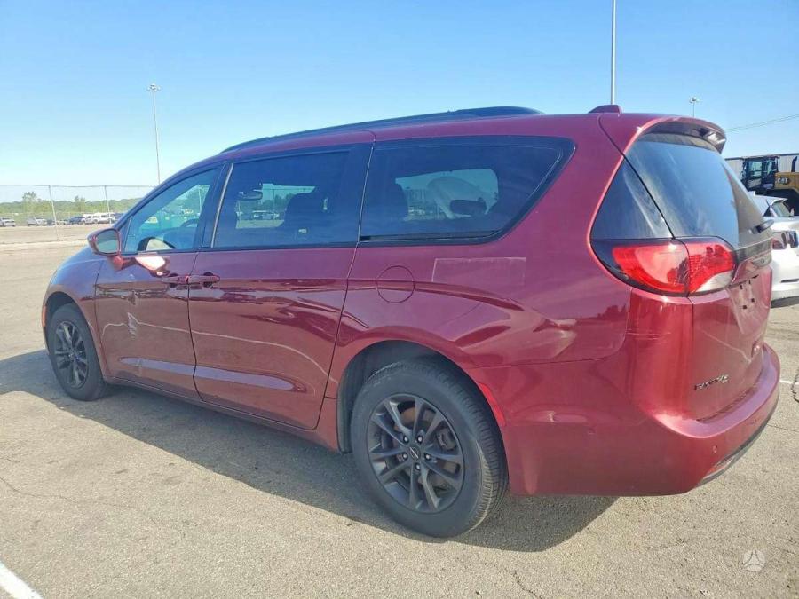 Red Chrysler Pacifica 2020 in Siauliai, with an engine capacity of 3.61 L and mileage of 190 thousand km for 13600 €, photo 5 on AUTOMOTO.COM.LV