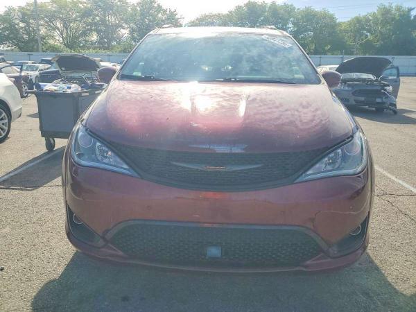 Red Chrysler Pacifica 2020 in Siauliai, with an engine capacity of 3.61 L and mileage of 190 thousand km for 13600 €, photo 5 on AUTOMOTO.COM.LV
