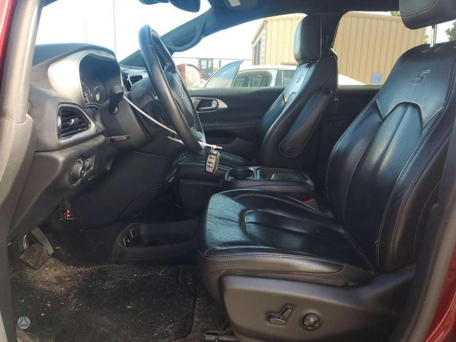 Red Chrysler Pacifica 2020 in Siauliai, with an engine capacity of 3.61 L and mileage of 190 thousand km for 13600 €, photo 8 on AUTOMOTO.COM.LV