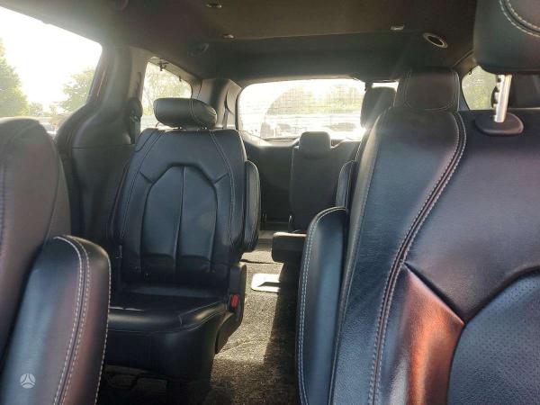 Red Chrysler Pacifica 2020 in Siauliai, with an engine capacity of 3.61 L and mileage of 190 thousand km for 13600 €, photo 8 on AUTOMOTO.COM.LV