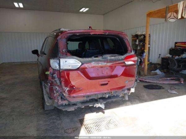 Red Chrysler Pacifica 2020 in Kaunas, with an engine capacity of 3.60 L and mileage of 169 thousand km for 12900 €, photo 6 on AUTOMOTO.COM.LV