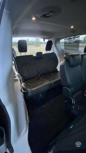 Red Chrysler Pacifica 2020 in Vilnius, with an engine capacity of 3.60 L and mileage of 116 thousand km for 13900 €, photo 9 on AUTOMOTO.COM.LV