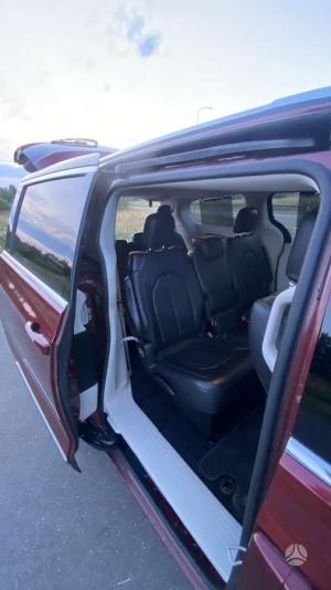 Red Chrysler Pacifica 2020 in Vilnius, with an engine capacity of 3.60 L and mileage of 116 thousand km for 13900 €, photo 10 on AUTOMOTO.COM.LV