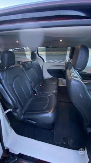 Red Chrysler Pacifica 2020 in Vilnius, with an engine capacity of 3.60 L and mileage of 116 thousand km for 13900 €, photo 11 on AUTOMOTO.COM.LV