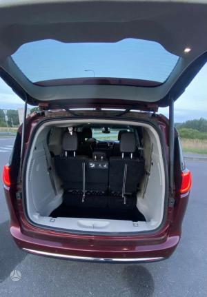 Red Chrysler Pacifica 2020 in Vilnius, with an engine capacity of 3.60 L and mileage of 116 thousand km for 13900 €, photo 12 on AUTOMOTO.COM.LV
