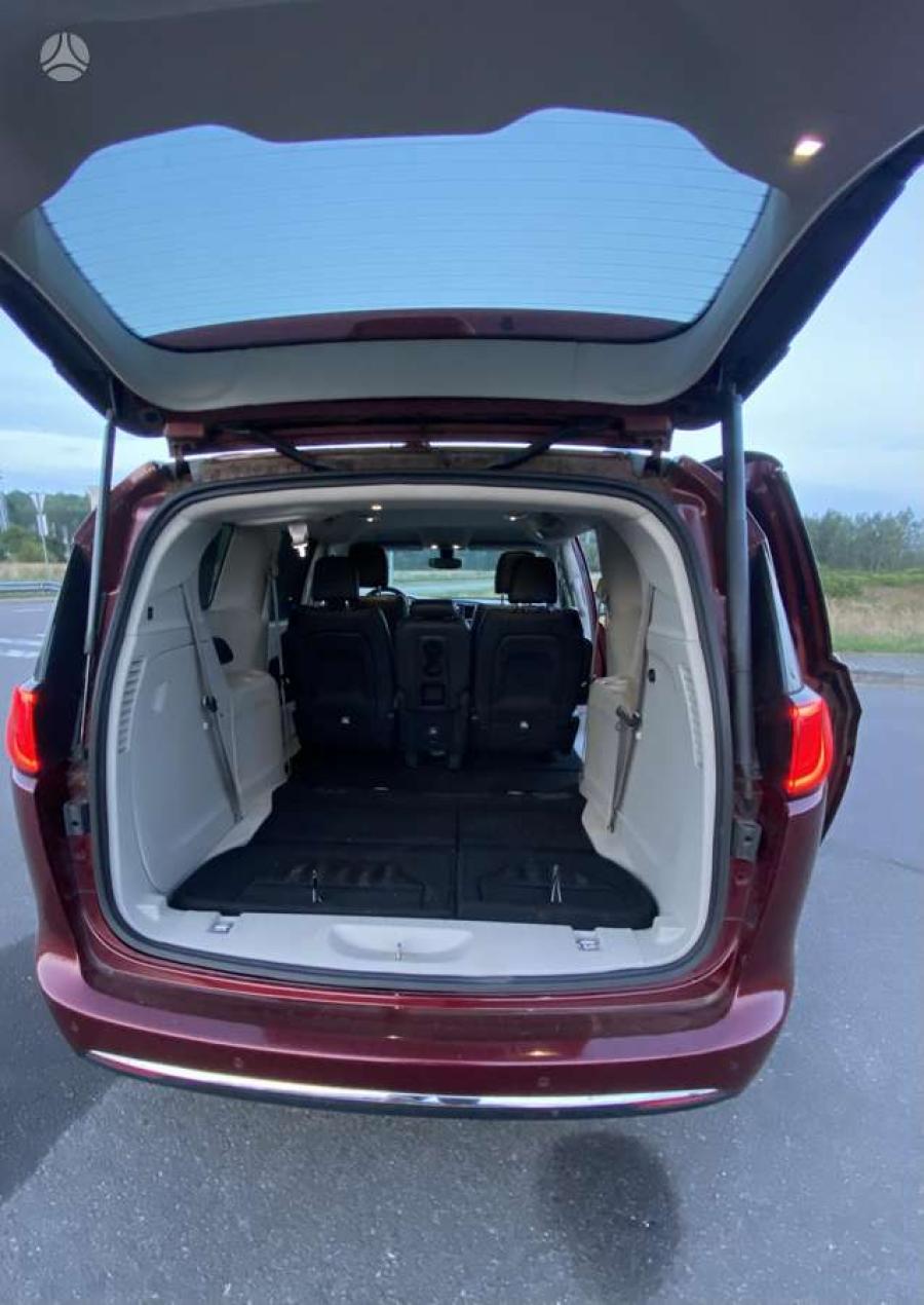 Red Chrysler Pacifica 2020 in Vilnius, with an engine capacity of 3.60 L and mileage of 116 thousand km for 13900 €, photo 13 on AUTOMOTO.COM.LV