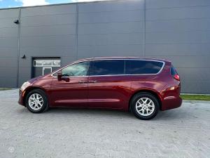 Red Chrysler Pacifica 2020 in Klaipeda, with an engine capacity of 3.61 L and mileage of 210 thousand km for 16800 €, photo 4 on AUTOMOTO.COM.LV