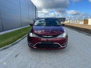 Red Chrysler Pacifica 2020 in Klaipeda, with an engine capacity of 3.61 L and mileage of 210 thousand km for 16800 €, photo 5 on AUTOMOTO.COM.LV