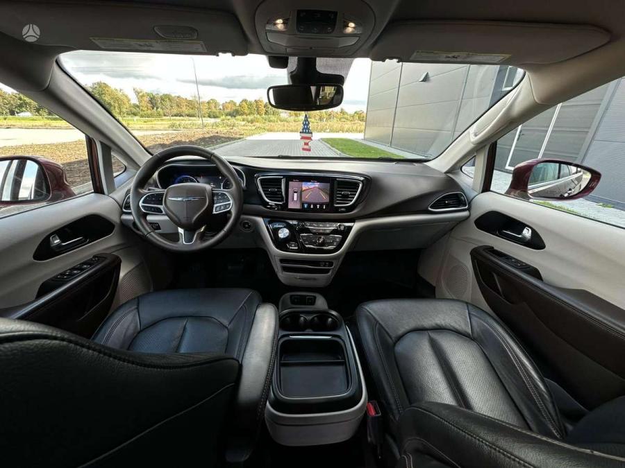 Red Chrysler Pacifica 2020 in Klaipeda, with an engine capacity of 3.61 L and mileage of 210 thousand km for 16800 €, photo 7 on AUTOMOTO.COM.LV