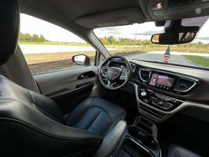 Red Chrysler Pacifica 2020 in Klaipeda, with an engine capacity of 3.61 L and mileage of 210 thousand km for 16800 €, photo 9 on AUTOMOTO.COM.LV
