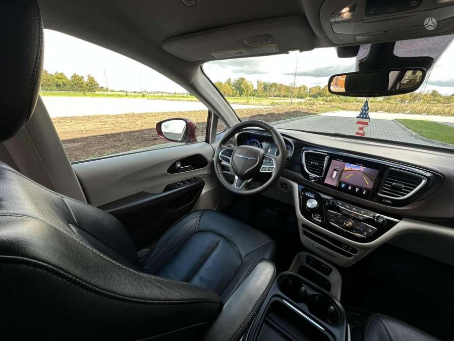 Red Chrysler Pacifica 2020 in Klaipeda, with an engine capacity of 3.61 L and mileage of 210 thousand km for 16800 €, photo 9 on AUTOMOTO.COM.LV