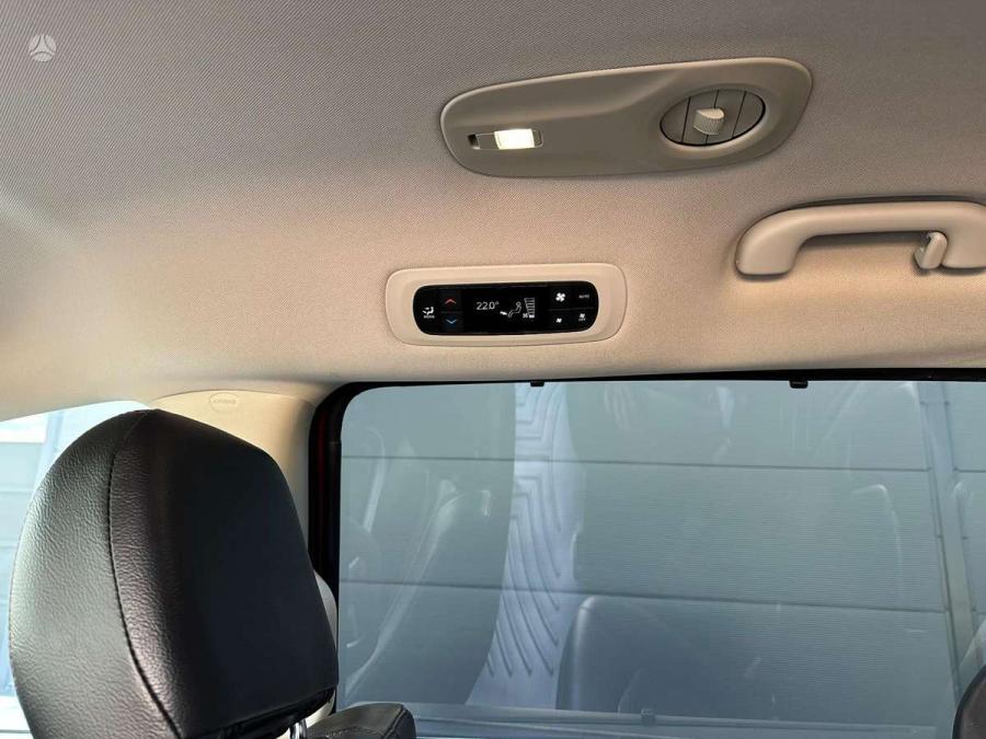 Red Chrysler Pacifica 2020 in Klaipeda, with an engine capacity of 3.61 L and mileage of 210 thousand km for 16800 €, photo 12 on AUTOMOTO.COM.LV