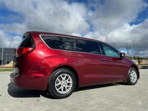 Red Chrysler Pacifica 2020 in Klaipeda, with an engine capacity of 3.61 L and mileage of 210 thousand km for 16800 €, photo 15 on AUTOMOTO.COM.LV