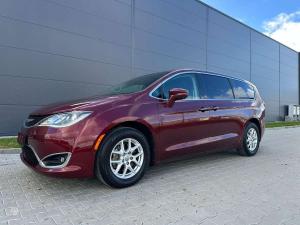 Red Chrysler Pacifica 2020 in Klaipeda, with an engine capacity of 3.61 L and mileage of 210 thousand km for 16800 €, photo 18 on AUTOMOTO.COM.LV