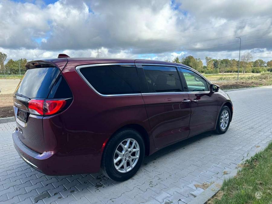 Red Chrysler Pacifica 2020 in Klaipeda, with an engine capacity of 3.61 L and mileage of 210 thousand km for 16800 €, photo 19 on AUTOMOTO.COM.LV