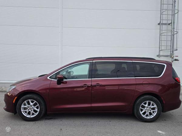Red Chrysler Pacifica 2020 in Siauliai, with an engine capacity of 3.61 L and mileage of 229 thousand km for 9900 €, photo 4 on AUTOMOTO.COM.LV