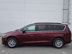 Red Chrysler Pacifica 2020 in Siauliai, with an engine capacity of 3.61 L and mileage of 229 thousand km for 9900 €, photo 4 on AUTOMOTO.COM.LV