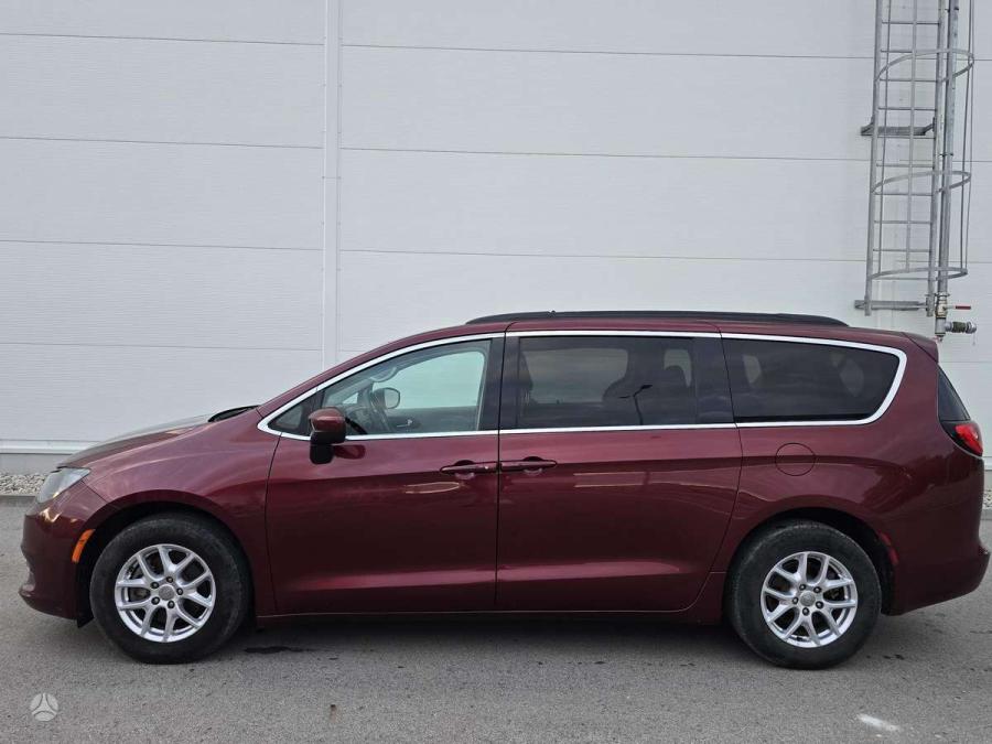 Red Chrysler Pacifica 2020 in Siauliai, with an engine capacity of 3.61 L and mileage of 229 thousand km for 9900 €, photo 4 on AUTOMOTO.COM.LV