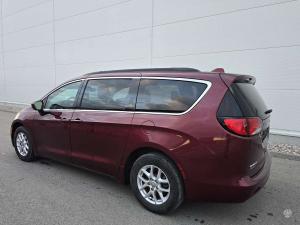 Red Chrysler Pacifica 2020 in Siauliai, with an engine capacity of 3.61 L and mileage of 229 thousand km for 9900 €, photo 5 on AUTOMOTO.COM.LV