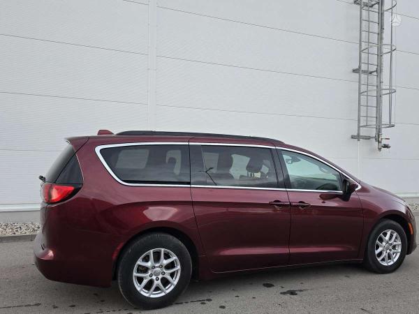 Red Chrysler Pacifica 2020 in Siauliai, with an engine capacity of 3.61 L and mileage of 229 thousand km for 9900 €, photo 6 on AUTOMOTO.COM.LV