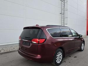 Red Chrysler Pacifica 2020 in Siauliai, with an engine capacity of 3.61 L and mileage of 229 thousand km for 9900 €, photo 7 on AUTOMOTO.COM.LV