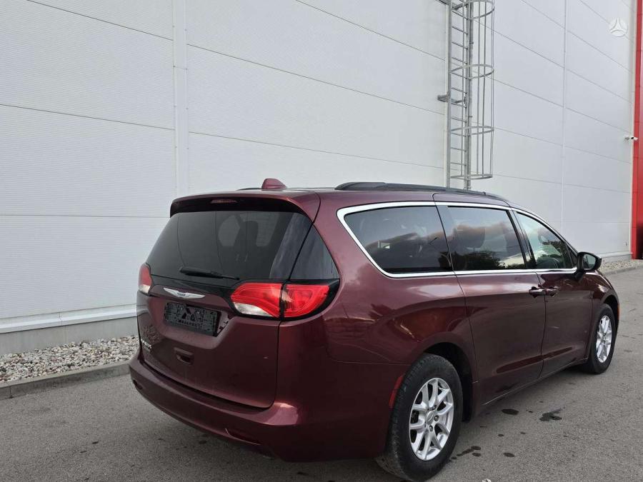 Red Chrysler Pacifica 2020 in Siauliai, with an engine capacity of 3.61 L and mileage of 229 thousand km for 9900 €, photo 7 on AUTOMOTO.COM.LV