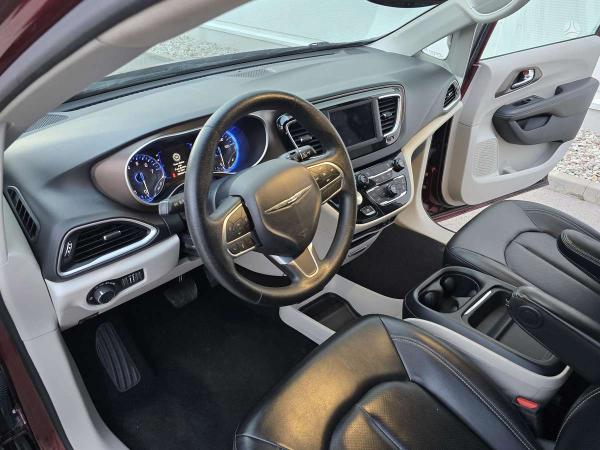 Red Chrysler Pacifica 2020 in Siauliai, with an engine capacity of 3.61 L and mileage of 229 thousand km for 9900 €, photo 10 on AUTOMOTO.COM.LV