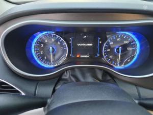 Red Chrysler Pacifica 2020 in Siauliai, with an engine capacity of 3.61 L and mileage of 229 thousand km for 9900 €, photo 11 on AUTOMOTO.COM.LV